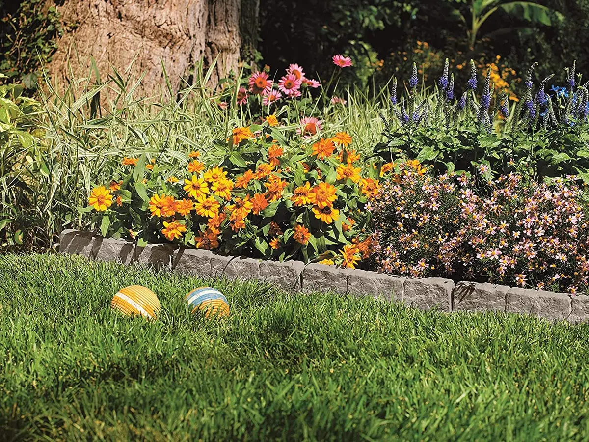 10 Simple, Beautiful Garden and Lawn Edging Ideas - the decorholic