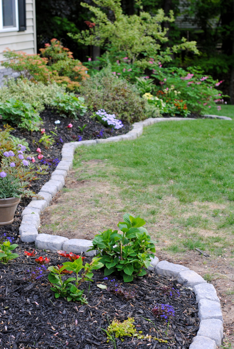 10 Simple, Beautiful Garden and Lawn Edging Ideas - the decorholic